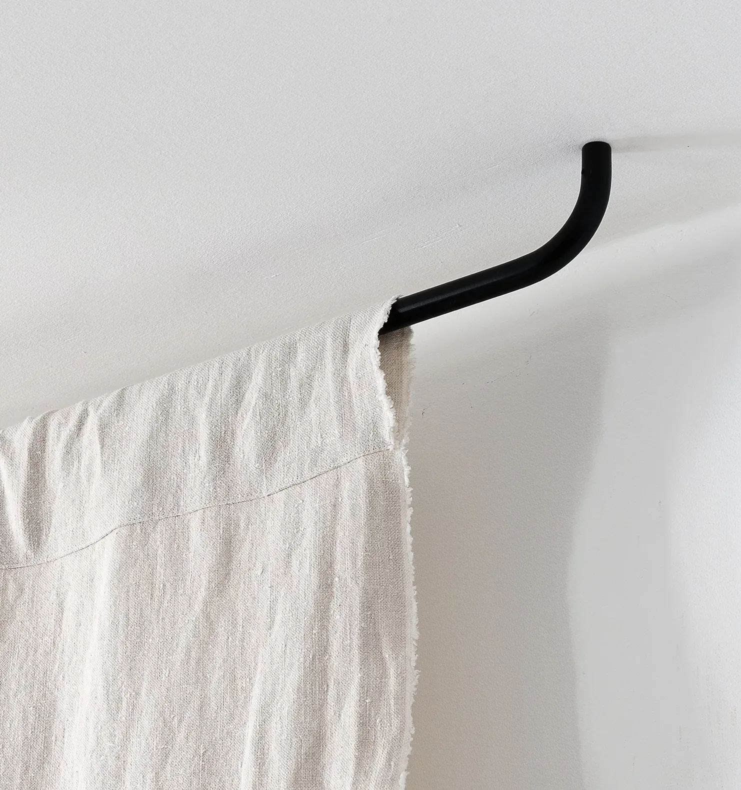 NUTSANDWOODS – Curtain Rail