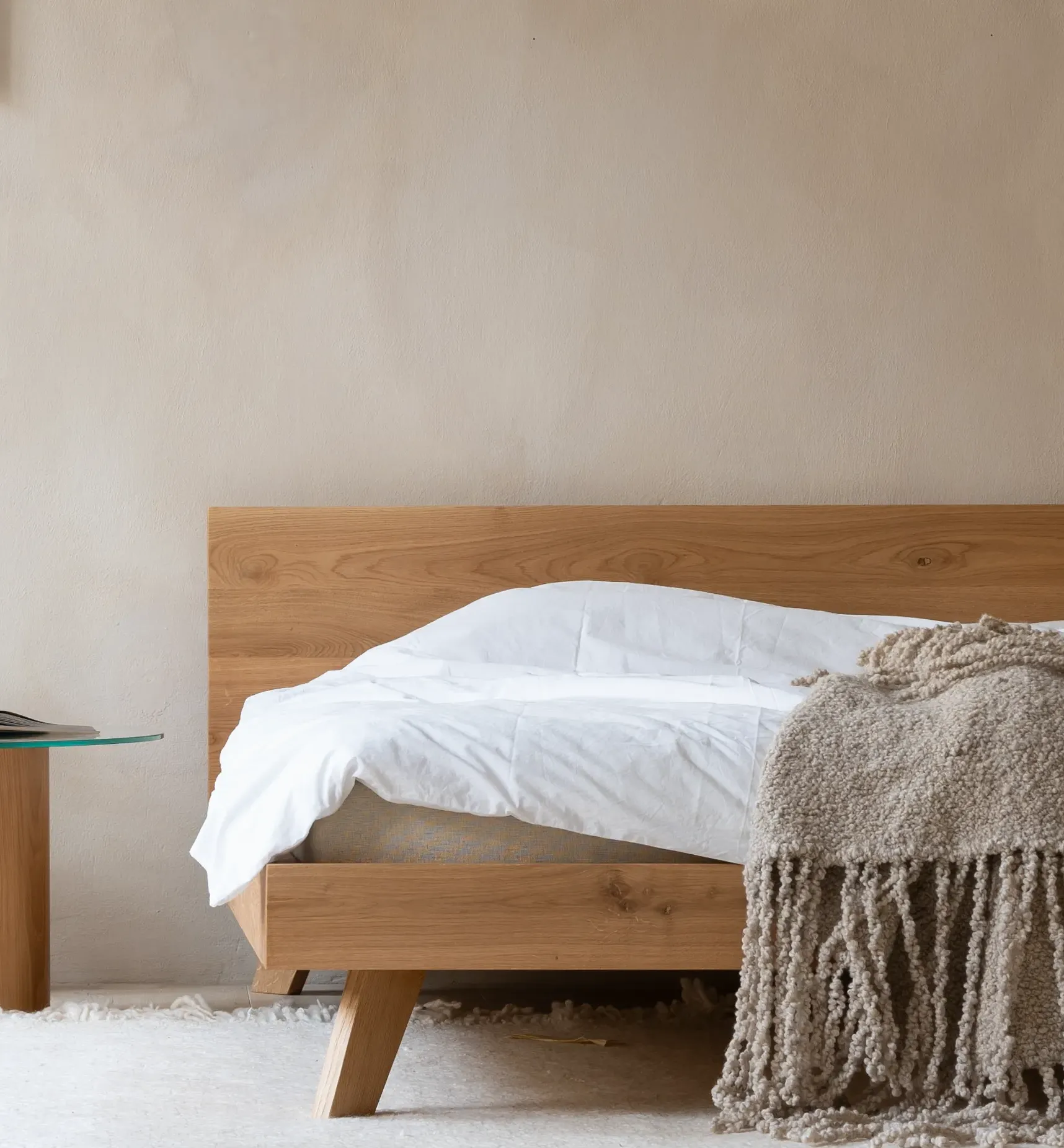 NUTSANDWOODS – Oak Bed Linear