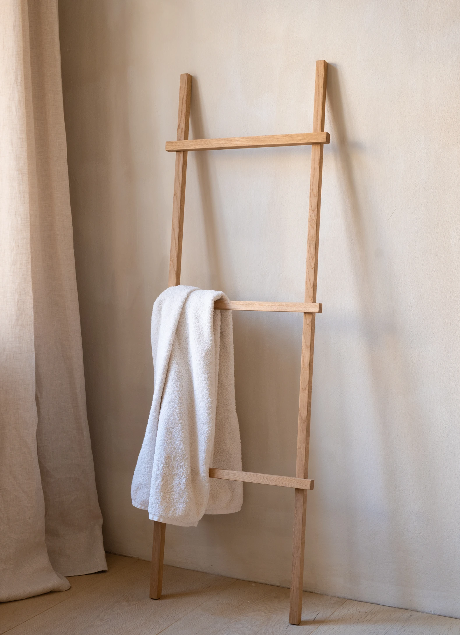 NUTSANDWOODS – Oak Ladder